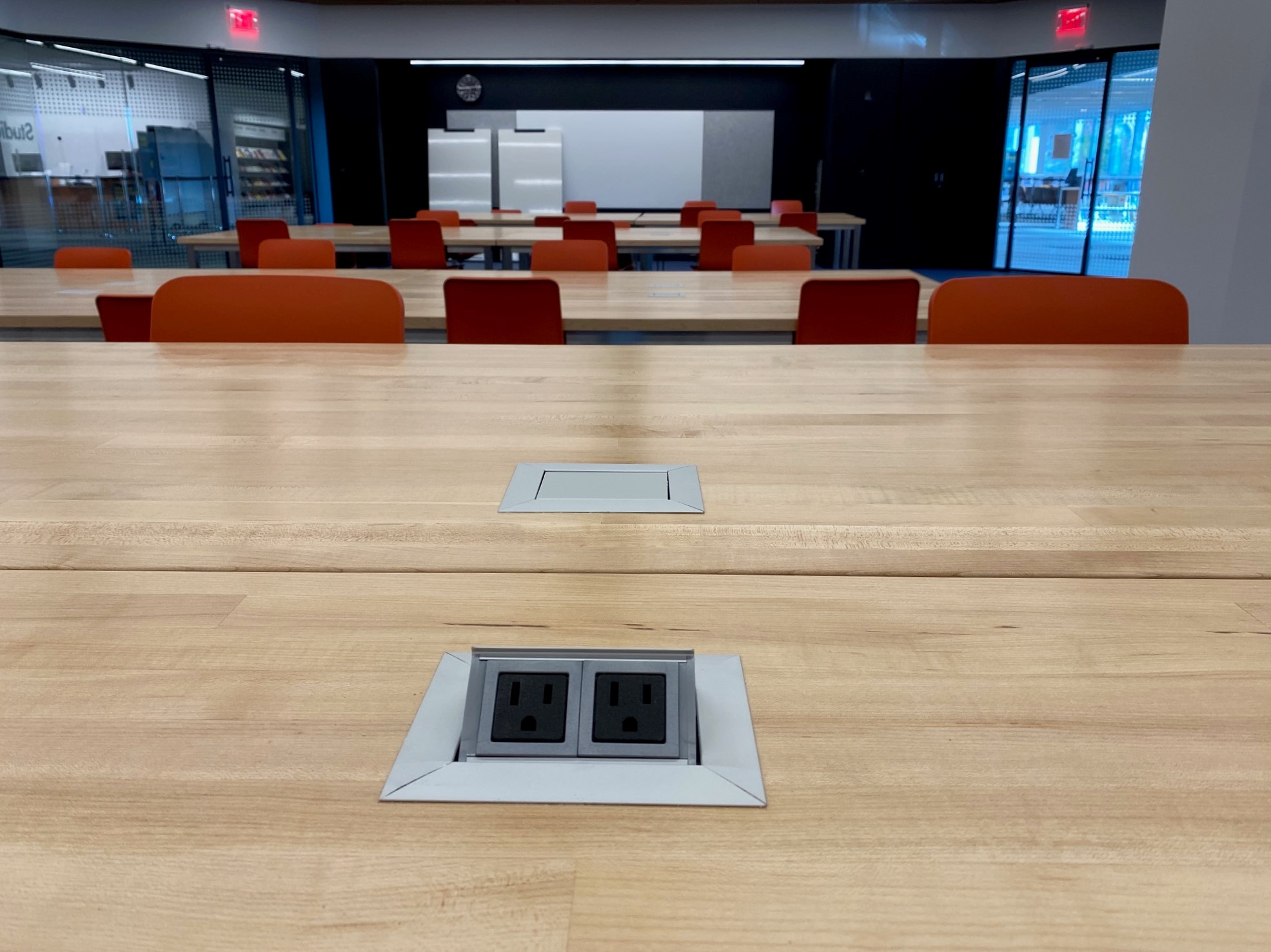 NEW! maker max tables - 3 Branch